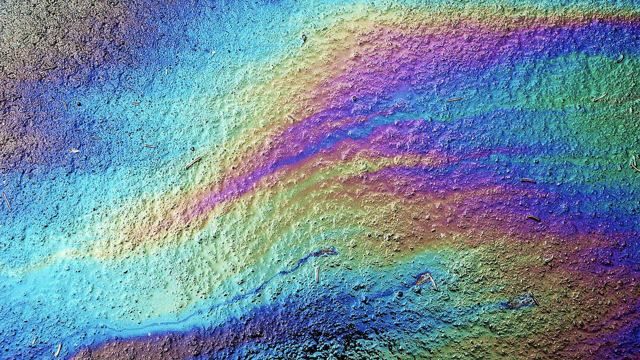 Super-Absorbent Nanosheets Suck Up Oil Spills Like a Sponge