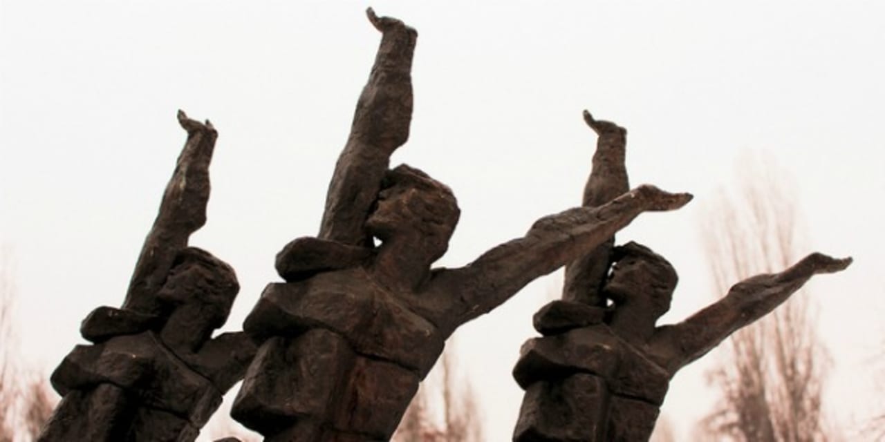 Power Poses: Tweaking Your Body Language For Greater Sales Success