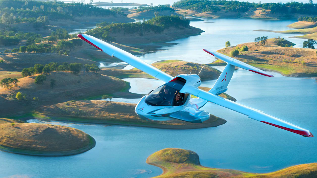 Test Flying The Icon A5, A Revolutionary New Plane For Amateur Pilots ...