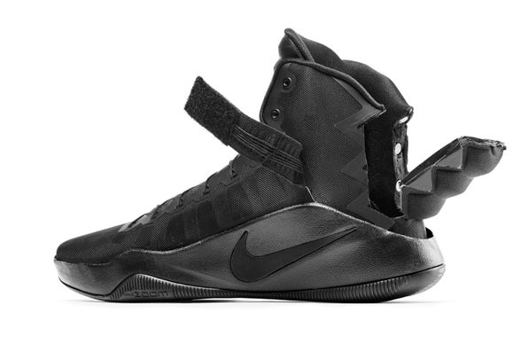 PROTOTYPE / Nike Hyperdunk (2016): The rear entry system uses powerful ...